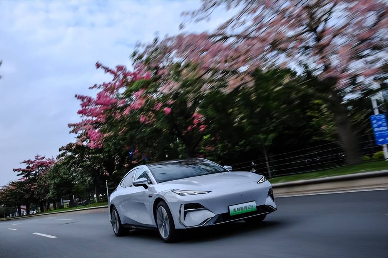 零百3.49秒/800V闪充 银河E8今日上市_搜狐汽车_搜狐网