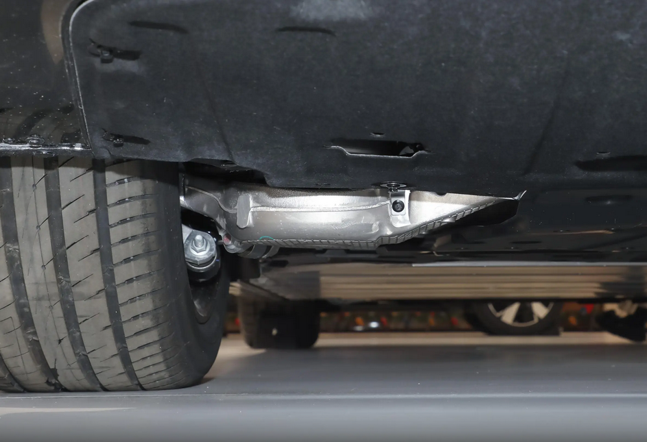 换个标多卖30万左右？极氪009对比沃尔沃EM90，便宜的还真不差_搜狐汽车_搜狐网