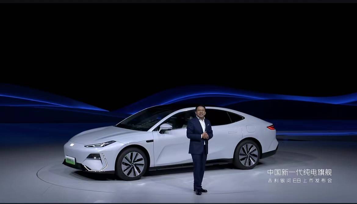 银河E8开年就放大，17.58万就配上45英寸大屏，8295芯片_搜狐汽车_搜狐网