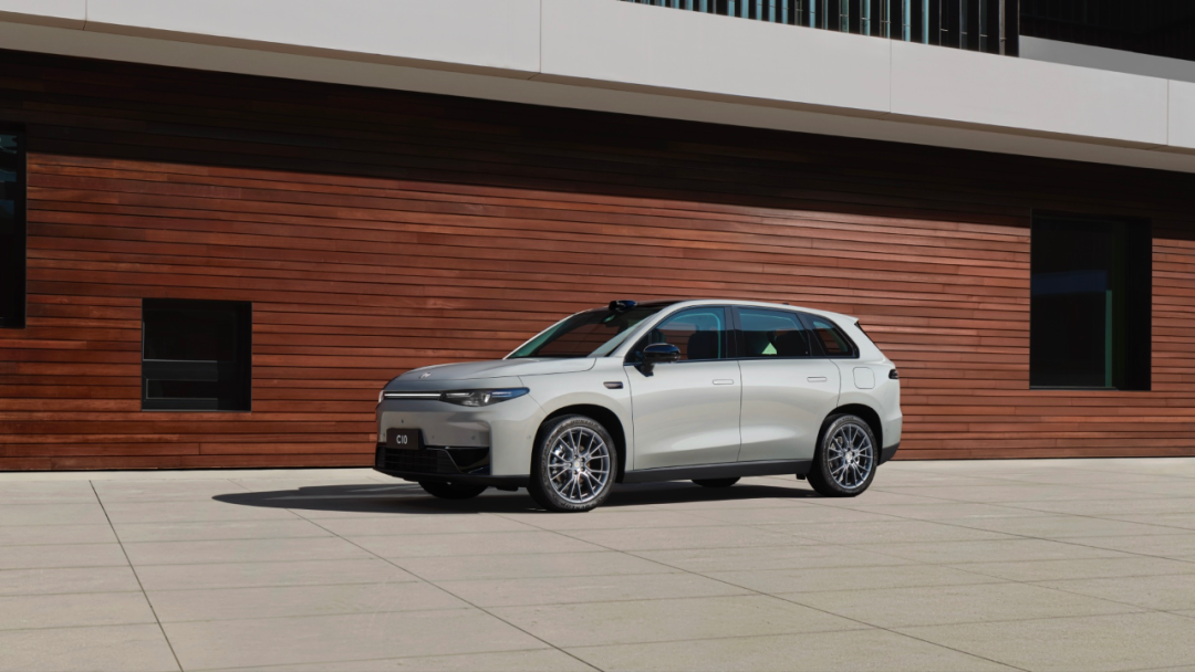 交个朋友！激光雷达+8295芯片，零跑C10预售15.18万起_搜狐汽车_搜狐网