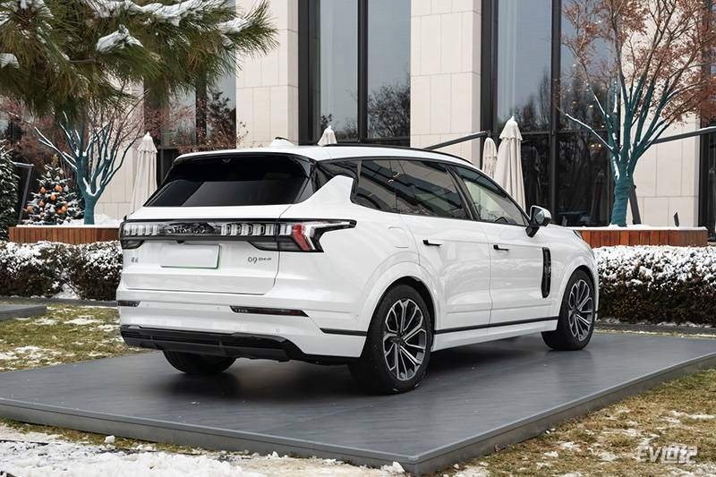 郭天王代言 买车送手机，新款领克09EM-P上市售30.78万元起_搜狐汽车_搜狐网