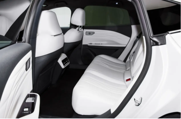 银河E8震撼上市，17.58万元起售，550km MAX版性价比爆棚！_搜狐汽车_搜狐网