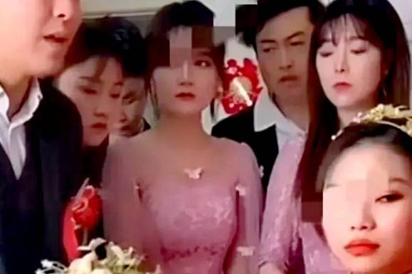 新娘出嫁彩礼突然被母亲加价，从原来的188万彩礼基础上再加112万，你怎么看新郎承诺事件 