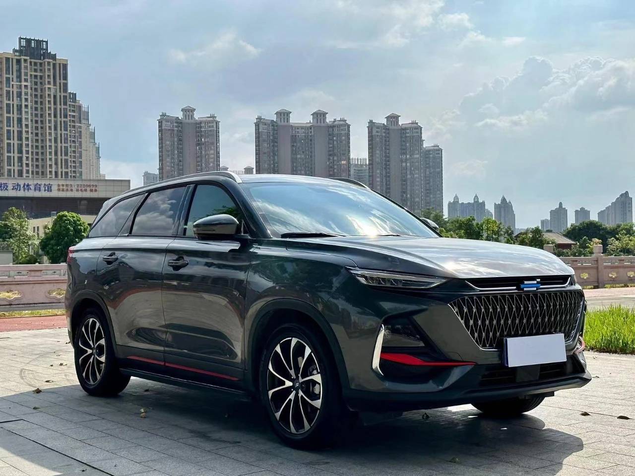 8万惊爆价！5座/7座任选，1.5T+7DCT狂飙188马力，中型SUV劲敌_搜狐汽车_搜狐网