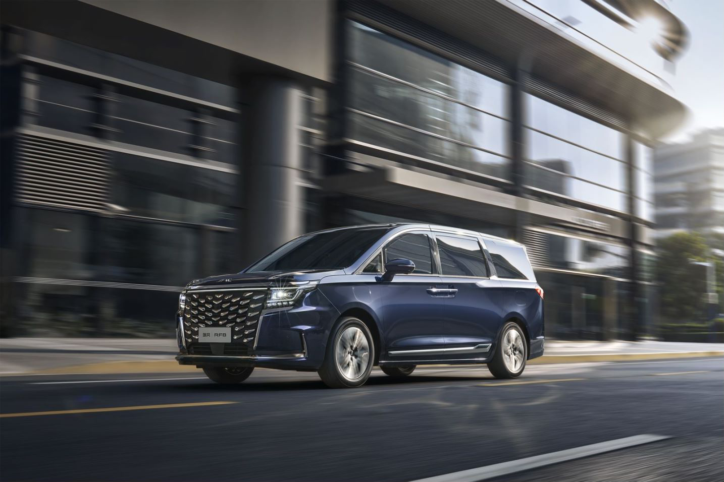 自主品牌MPV崛起，瑞风RF8和广汽传祺的E9/M8谁更强？_搜狐汽车_搜狐网