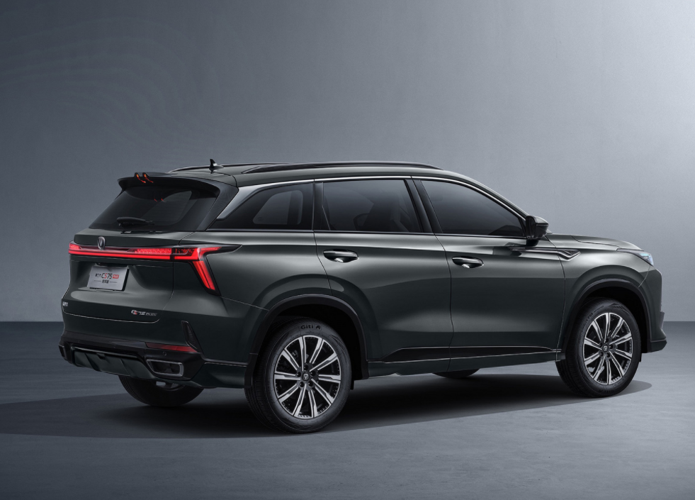 新款长安CS75 PLUS冠军版首发！配备双联屏，搭载爱信8AT变速箱_搜狐汽车_搜狐网