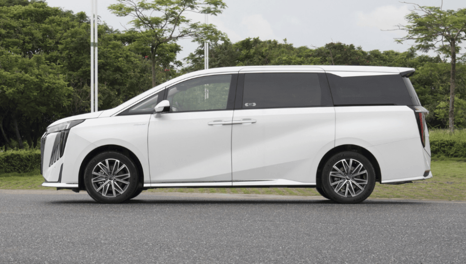 “国产埃尔法”火了！搭2.0T+8AT动力爆252马力，配置拉满，二胎奶爸首选的MPV_搜狐汽车_搜狐网