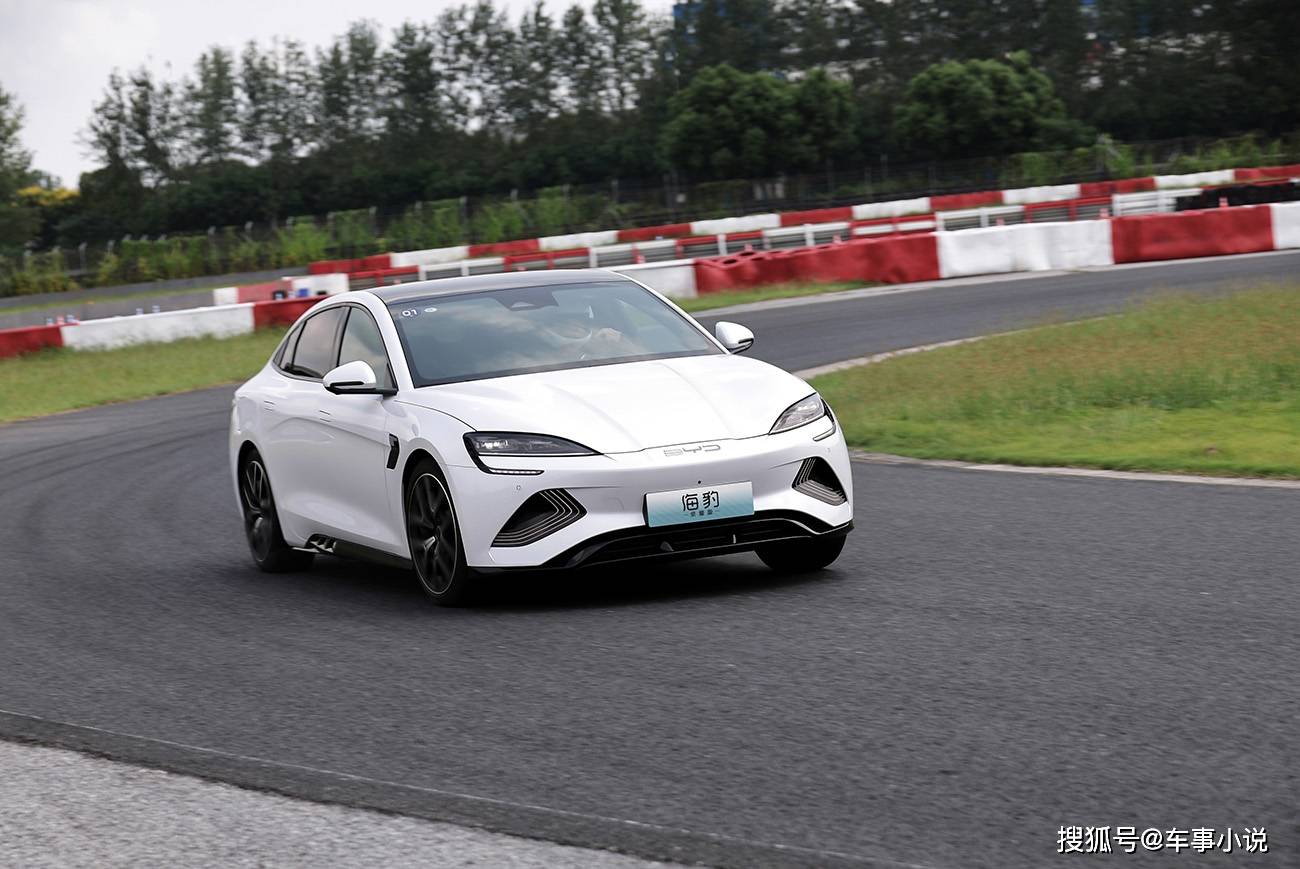 配置CTB、800V平台，比亚迪海豹荣耀版17.98万起售_搜狐汽车_搜狐网