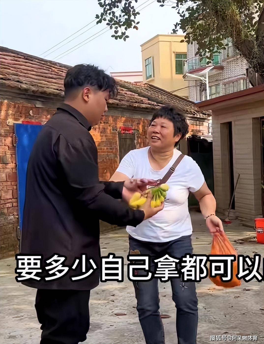 格局大！全红婵家水果大丰收，哥哥宣布游客免费吃，吃不完拿走! -6parkbbs.com