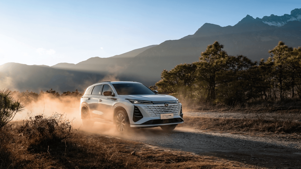 同级唯一爱信8AT，13万买2.0T不妨看看长安CS75PLUS冠军版_搜狐汽车_搜狐网