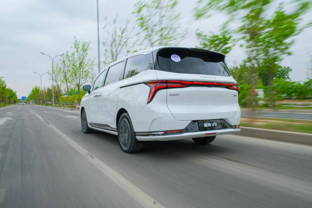 综合续航1300km，空间有惊喜，风行星海V9开起来如何？_搜狐汽车_搜狐网