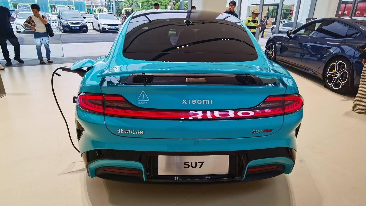19.99万交个朋友！首搭固态电池的智己L6，和小米SU7杠上了？_搜狐汽车_搜狐网