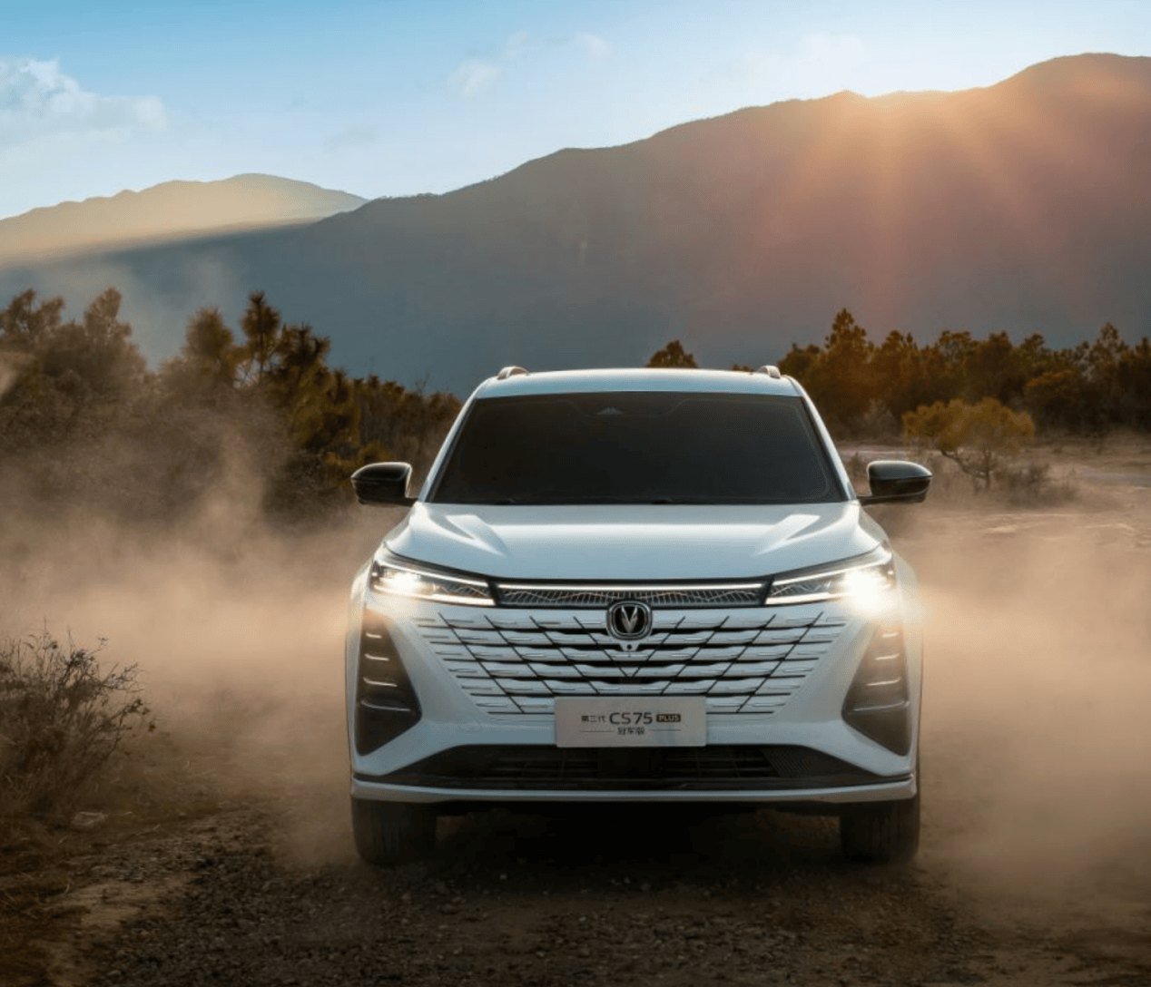 2.0T家用SUV之争：第三代CS75PLUS冠军版和星越L长风版谁更值？_搜狐汽车_搜狐网