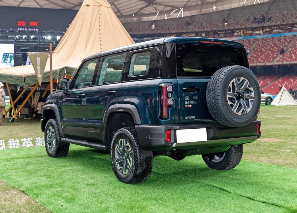 预售价20.98万，全新北京BJ40刀锋英雄版·穿越者正式下线_搜狐汽车_搜狐网