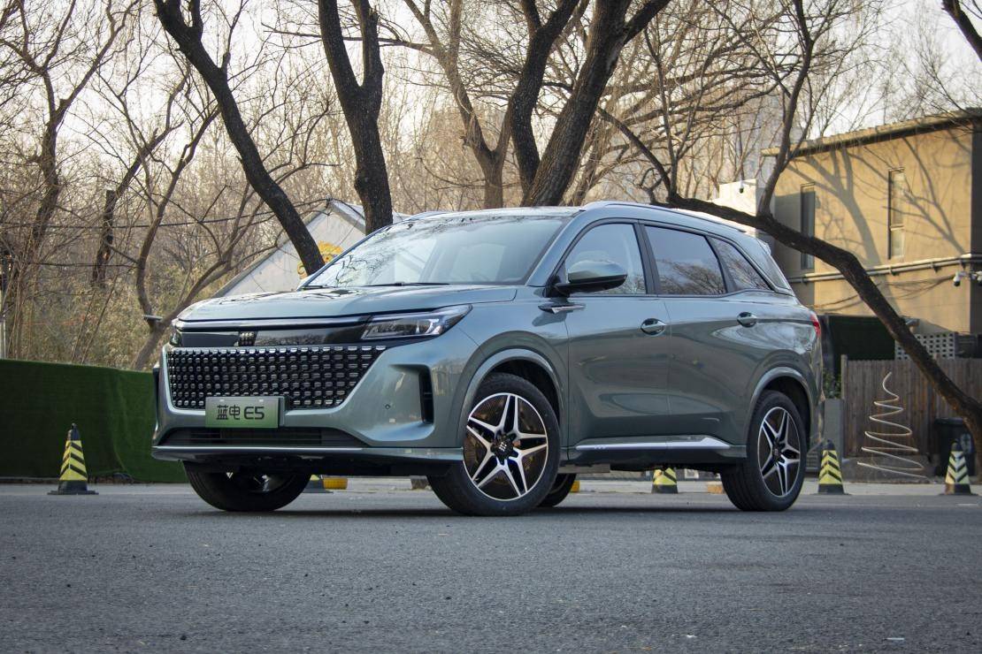 风云T9成十万级混动SUV新玩家，蓝电E5荣耀版价值仍不可撼_搜狐汽车_搜狐网