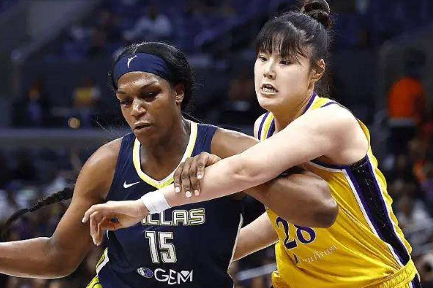 WNBA火花逆袭飞翼，中国球员李月汝表现出色，库里妹妹两双闪耀_布林克_比赛_1