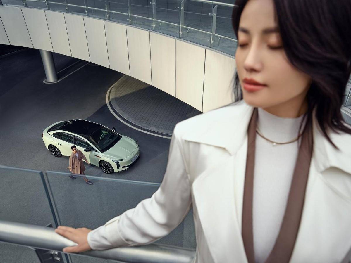 红旗EH7限时福利大放送！下定2000元抵52000元，“5+2”权益等你抢！_搜狐汽车_搜狐网