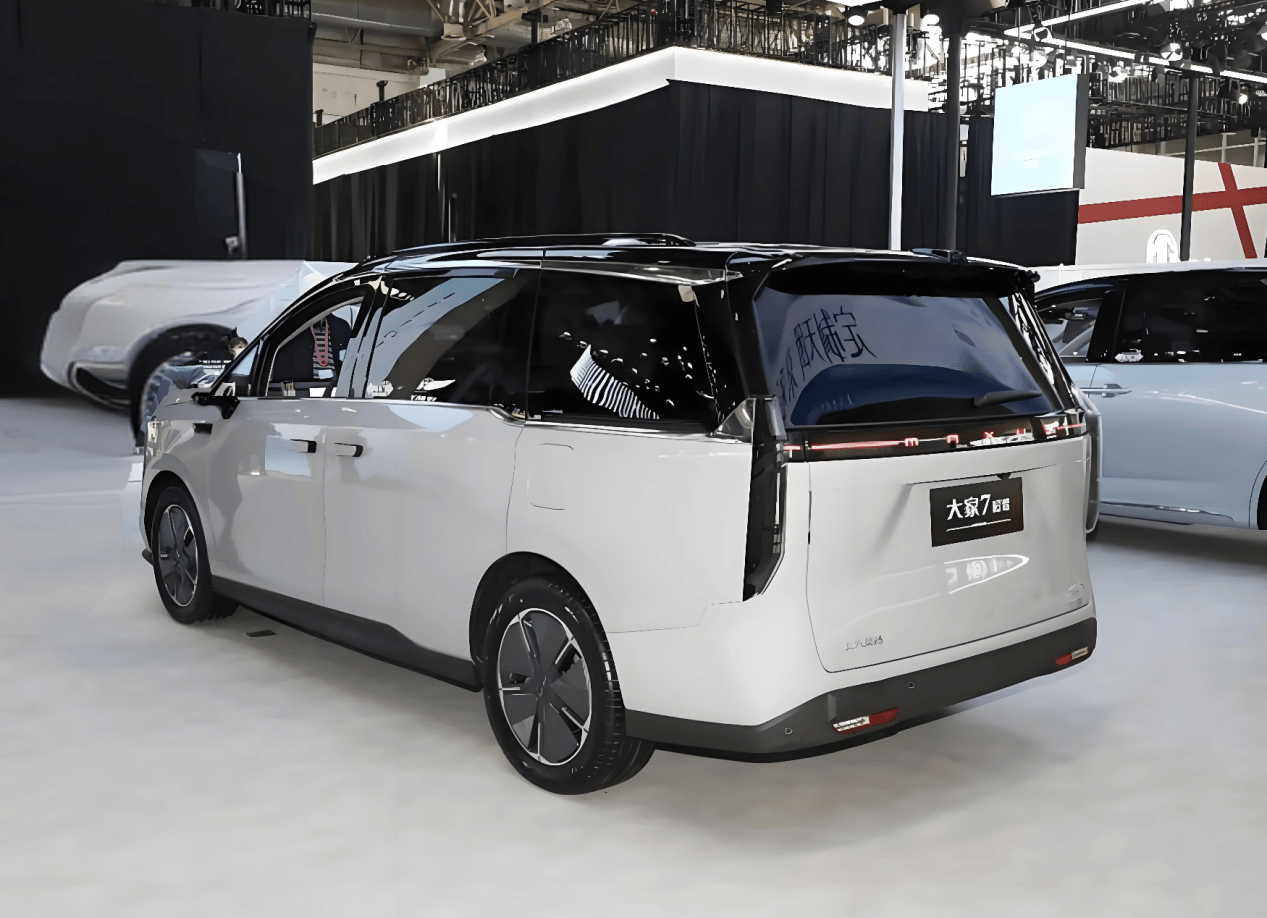 上汽大通大家7插混版对比广汽传祺E8，20万左右的插混MPV该买谁？_搜狐汽车_搜狐网