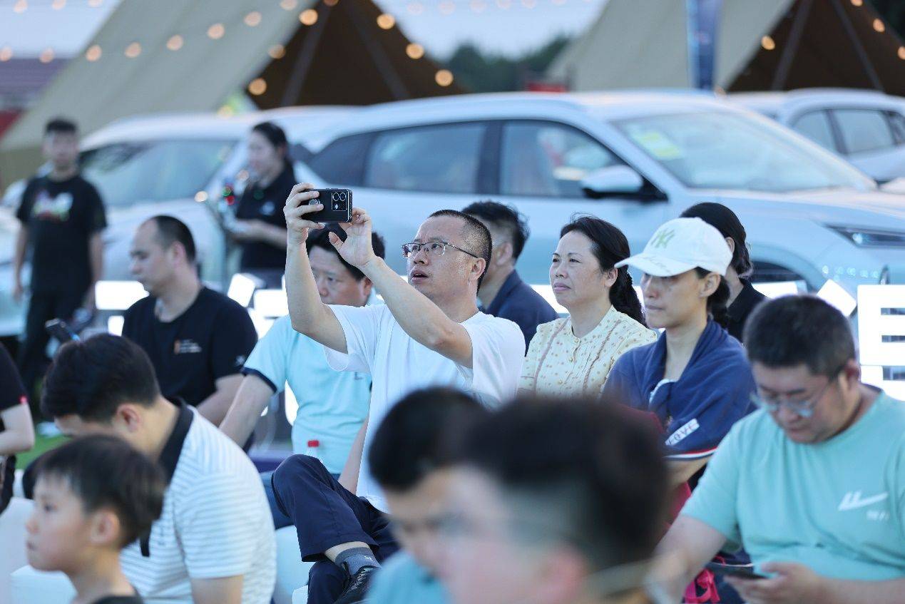 东风风神L7 西南地区正式上市交付 205公里纯电续航版12.99万元起_搜狐汽车_搜狐网