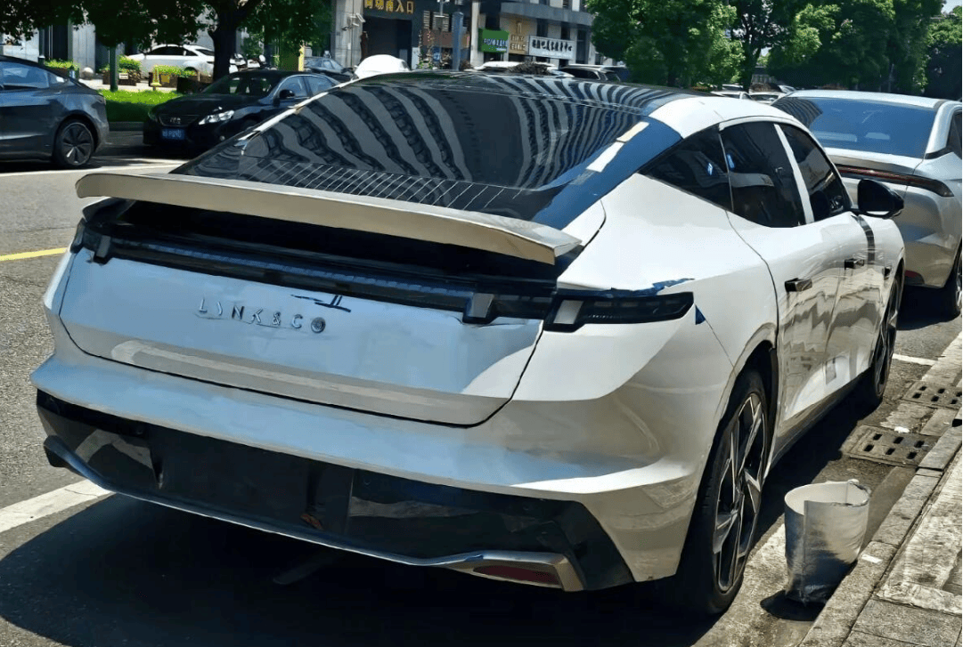 领克Z10现身街头，大过小米SU7/续航超800km，配789马力+双腔空悬_搜狐汽车_搜狐网