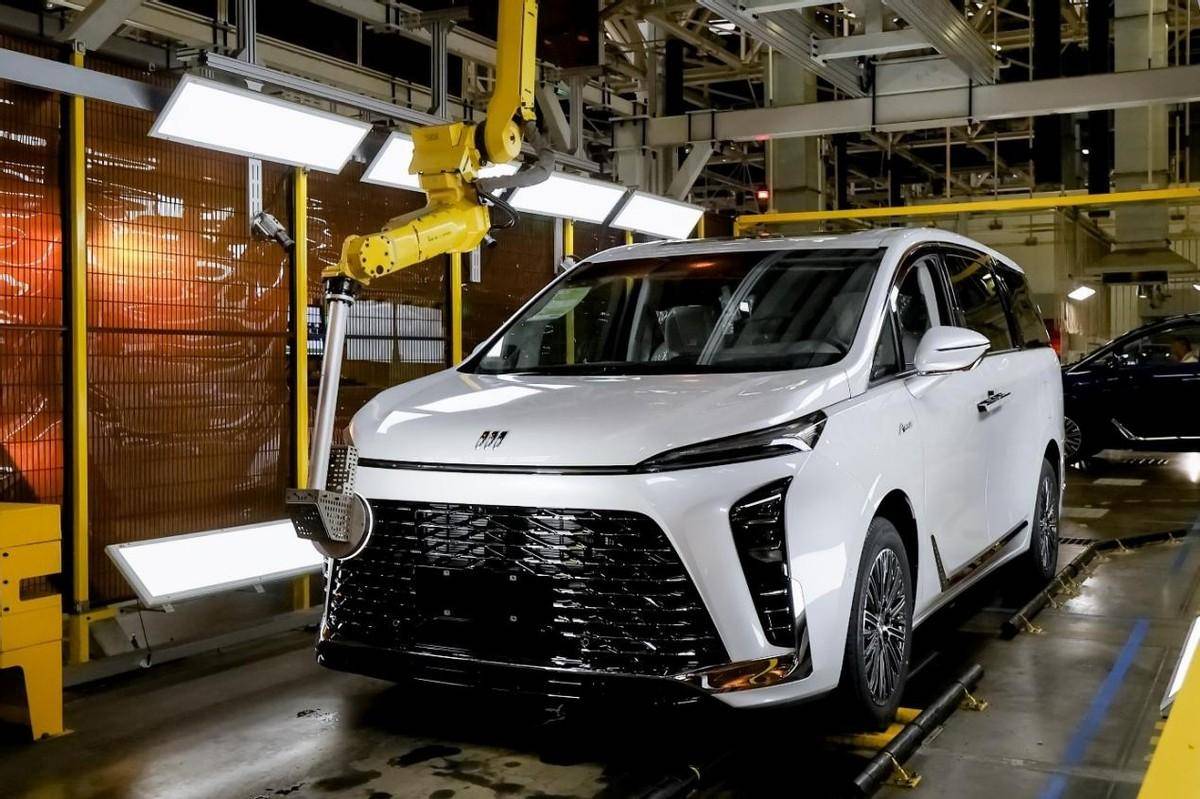 全新GL8陆尊PHEV开启交付，车主：能超越GL8的只有GL8_搜狐汽车_搜狐网