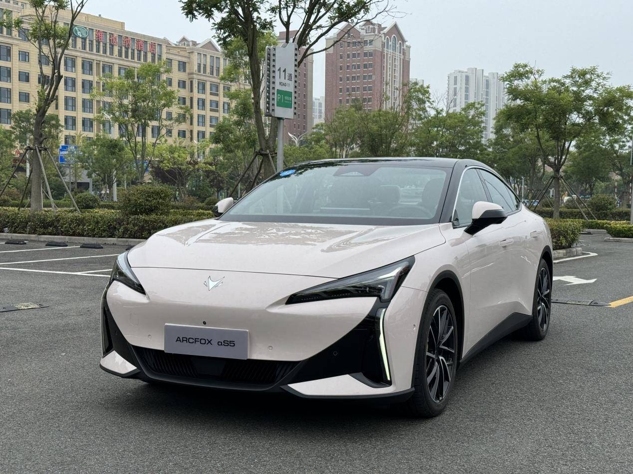 除了800V，极狐阿尔法S5值得买吗？_搜狐汽车_搜狐网