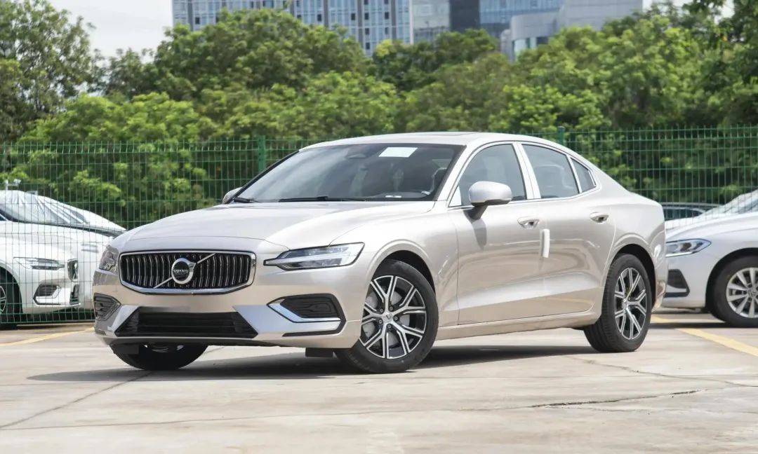 2025款沃尔沃S60现身，挑战奥迪A4L，起售价30.69万元_搜狐汽车_搜狐网