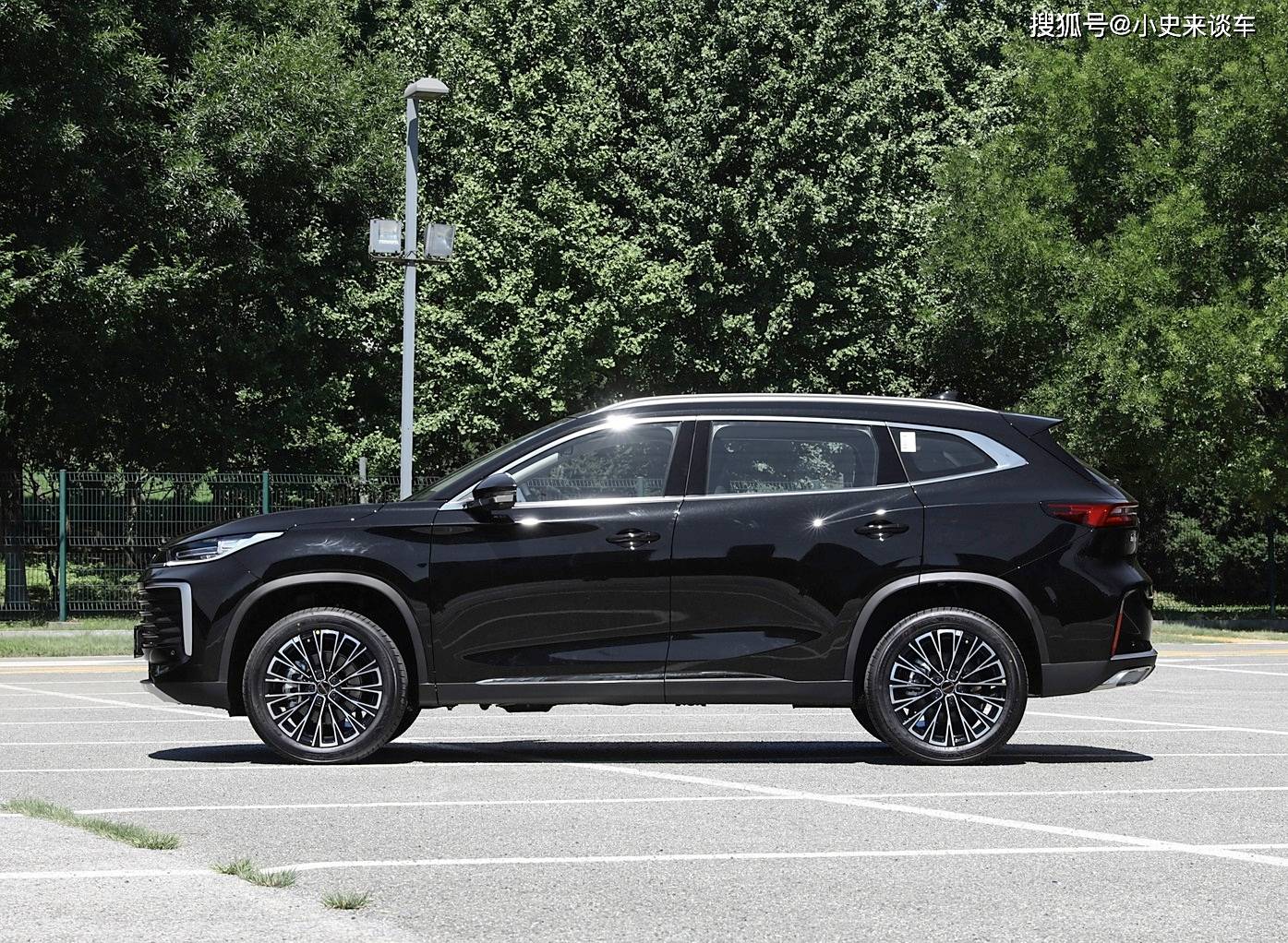 全新中型SUV上市！12.99万起售，大尺寸车身很霸气，搭载2.0T+8AT_搜狐汽车_搜狐网
