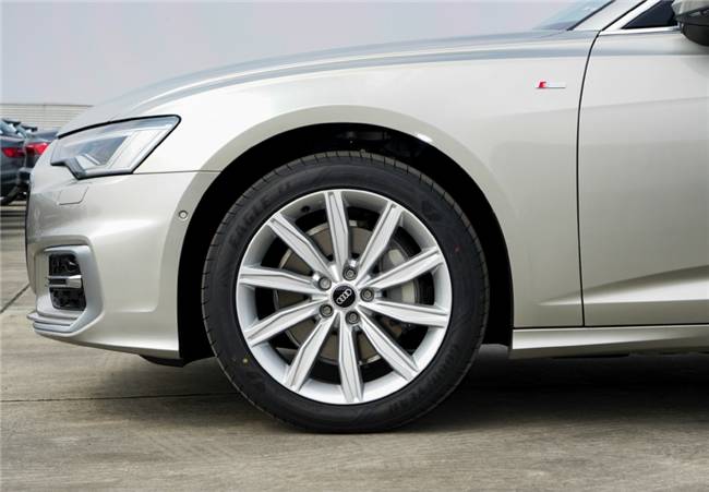 奥迪A6L vs 宝马5系实力对比中前者的卓越亮点_搜狐汽车_搜狐网