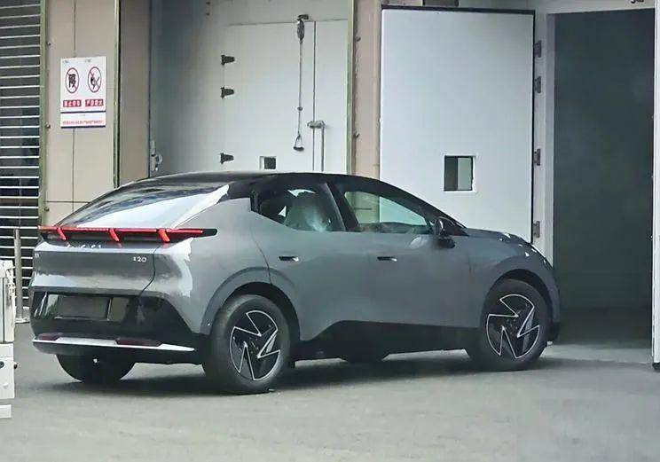 领克最新轿跑SUV “Z20”测试车曝光？极氪X同底盘、或售15万内_搜狐汽车_搜狐网