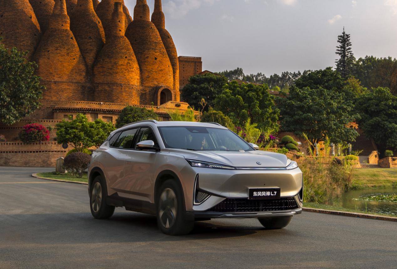 纯电续航518km，13万起预售，东风风神L7纯电版亮相成都车展_搜狐汽车_搜狐网