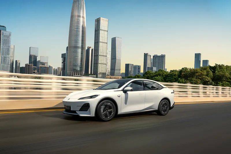 最高直降2万元！11.99万起2025款深蓝SL03上市 还看啥海豹07？_搜狐汽车_搜狐网