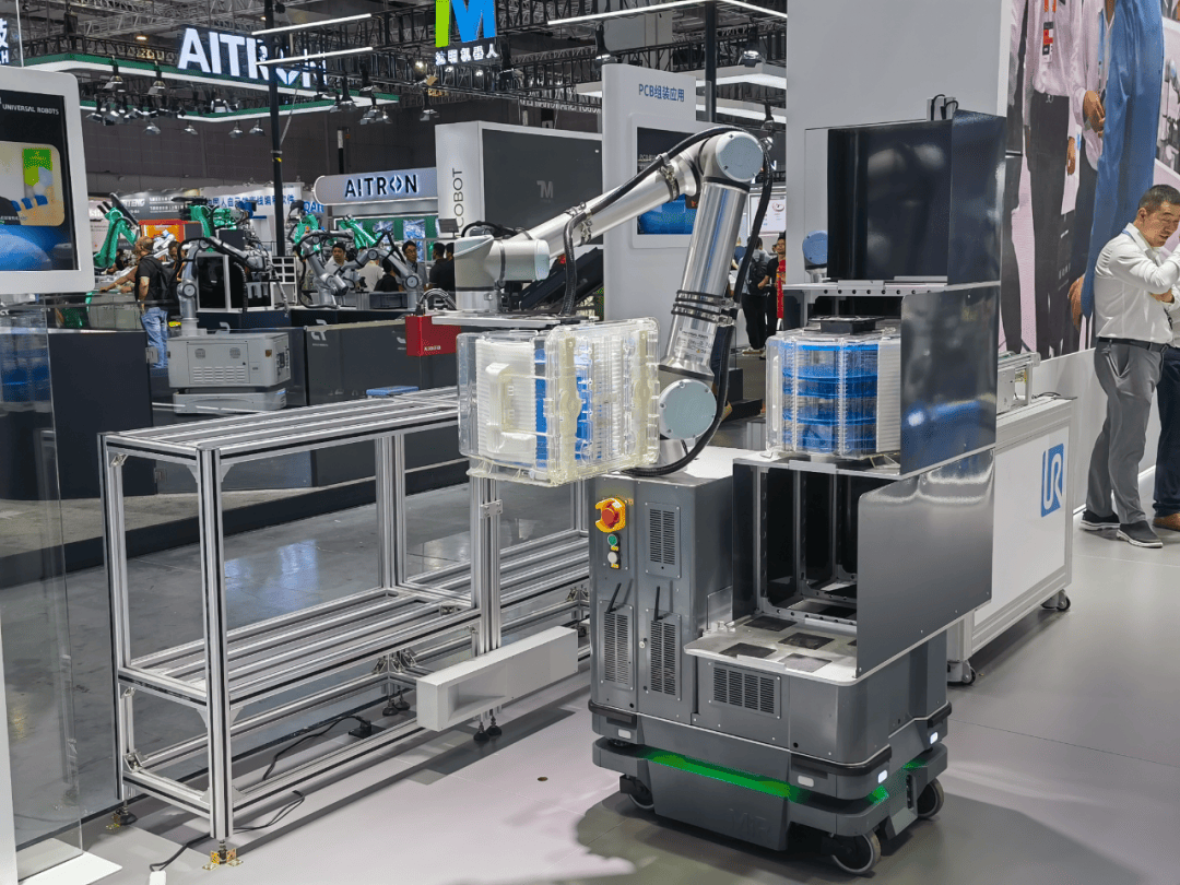 AI+3D视觉机械臂成为开发主流？从2024工博会看协作机器人的发展方向！_人形_埃斯顿_关节