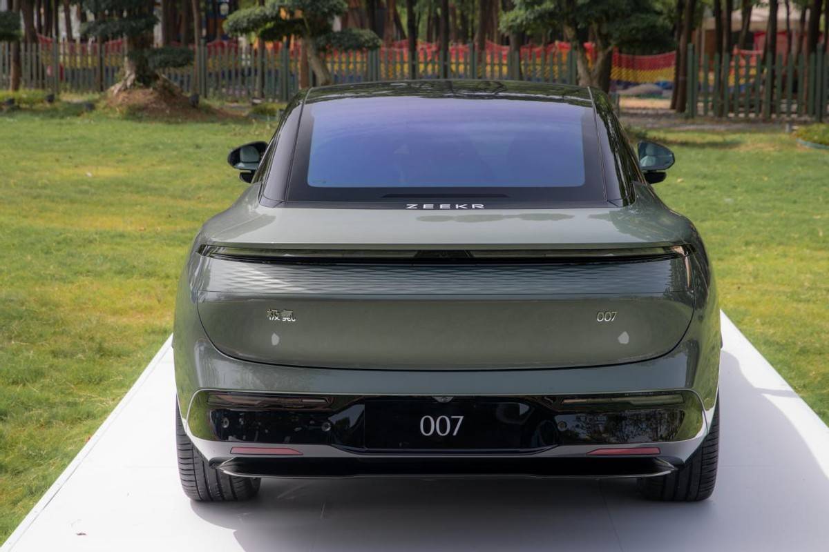 纯电轿跑怎么选？25款极氪007、小米SU7和智界S7，内外兼修真的香_搜狐汽车_搜狐网