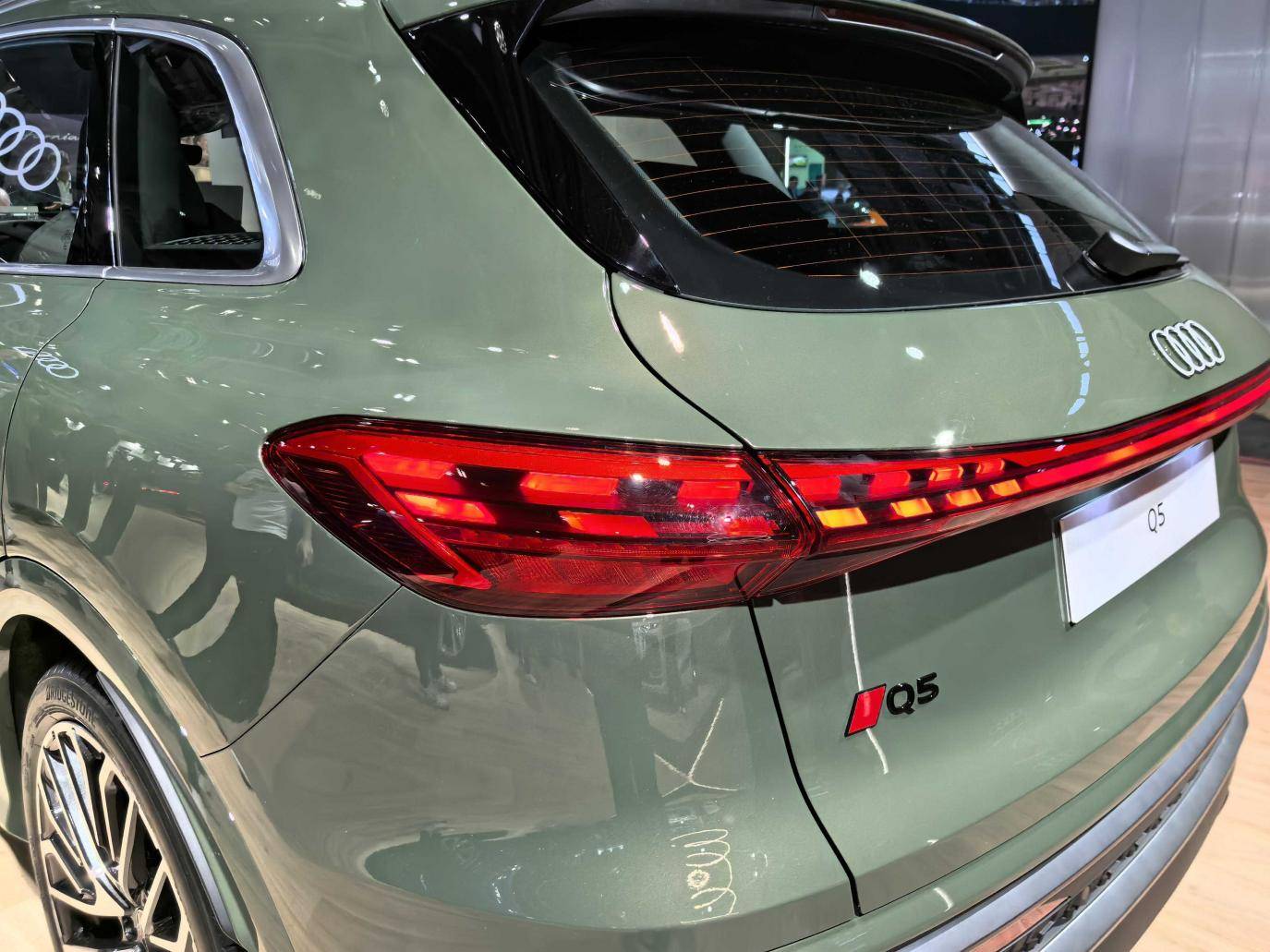 巴黎首秀全新奥迪Q5璀璨登场，2025国产奥迪Q5L蓄势待发_搜狐汽车_搜狐网