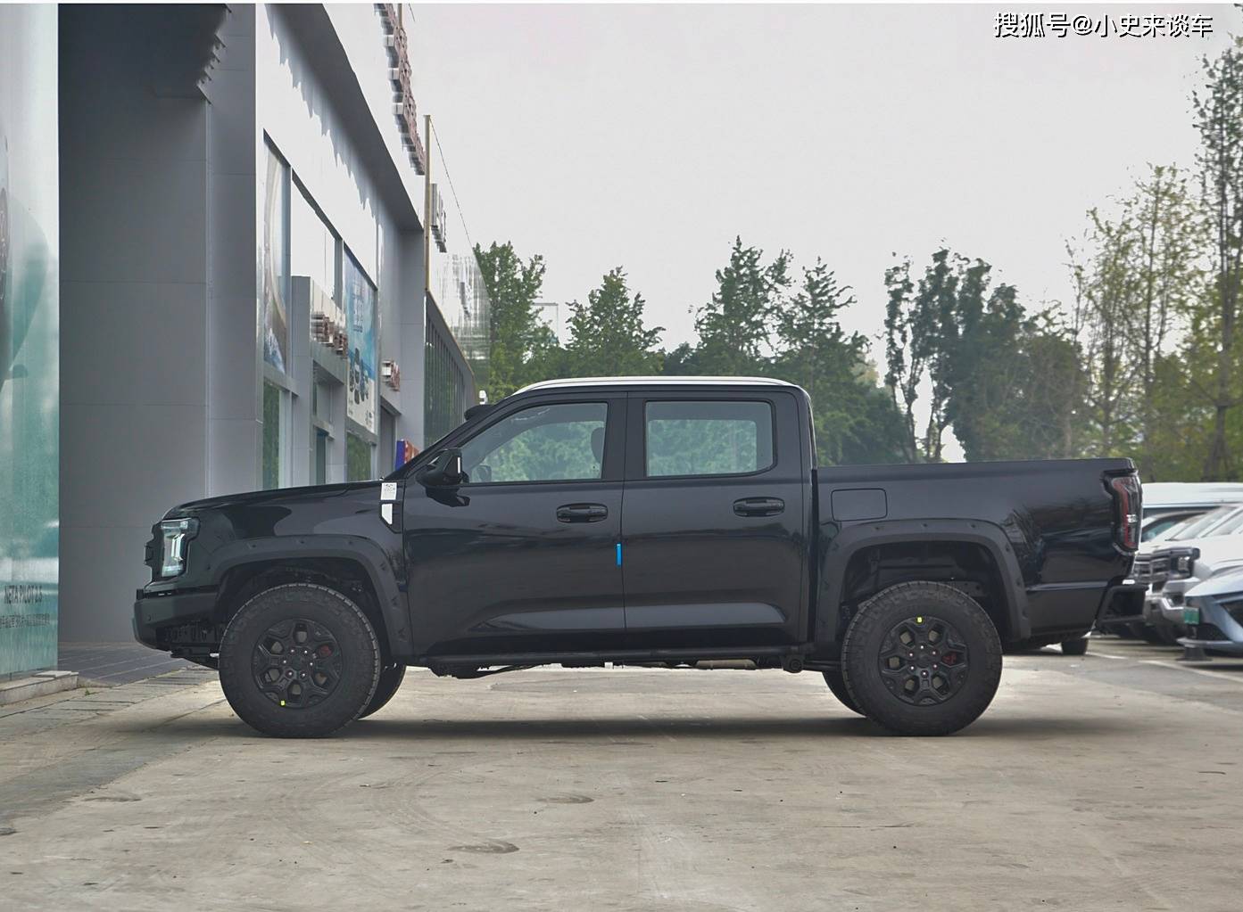 国产版“猛禽”皮卡上市！11.68万起成“价格屠夫”，配2.3T+8AT_搜狐汽车_搜狐网