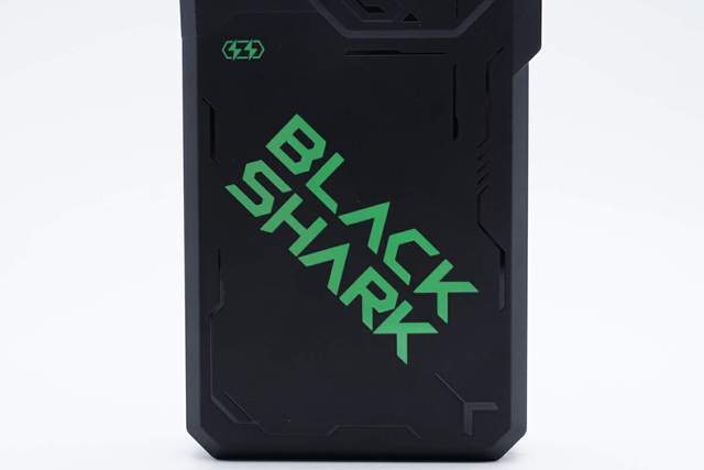 拆解报告：黑鲨55W自带线移动电源_特写_产品_镂刻