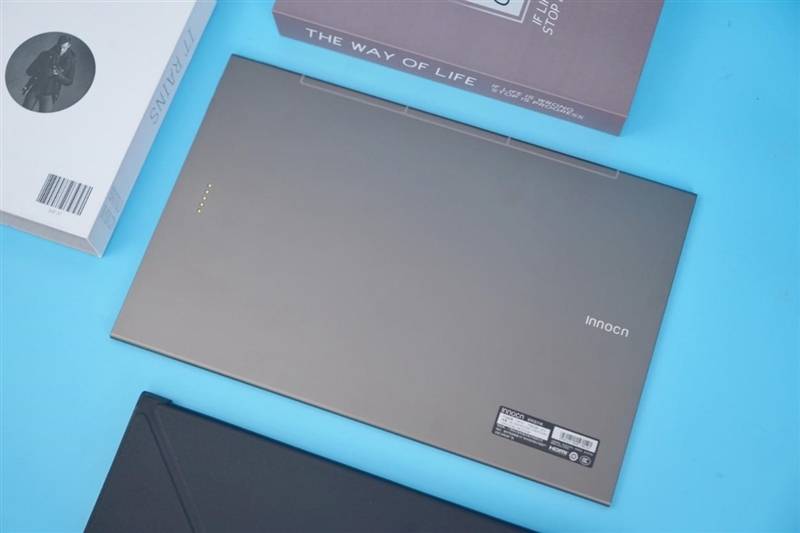 奢华4K OLED面板！INNOCN Q1U便携显示器评测：生产力副屏 更是游戏机绝配_便携式_操作_Type-C