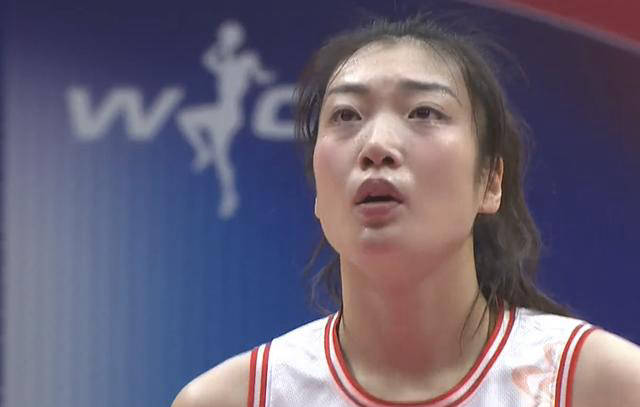 四川女篮双塔领衔，王思雨披荆斩棘，大胜山东队_曹君伟_比赛_WCBA