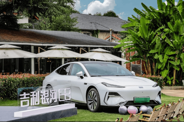 吉利银河E8智能座舱大升级，8K无界屏+Flyme Auto引领未来_搜狐汽车_搜狐网