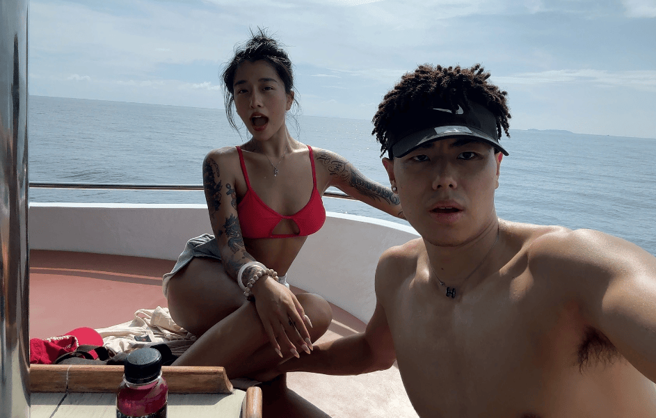 李添荣和女友近照，4年进步明显，成上海队核心，女友长相漂亮_北京_1_CBA