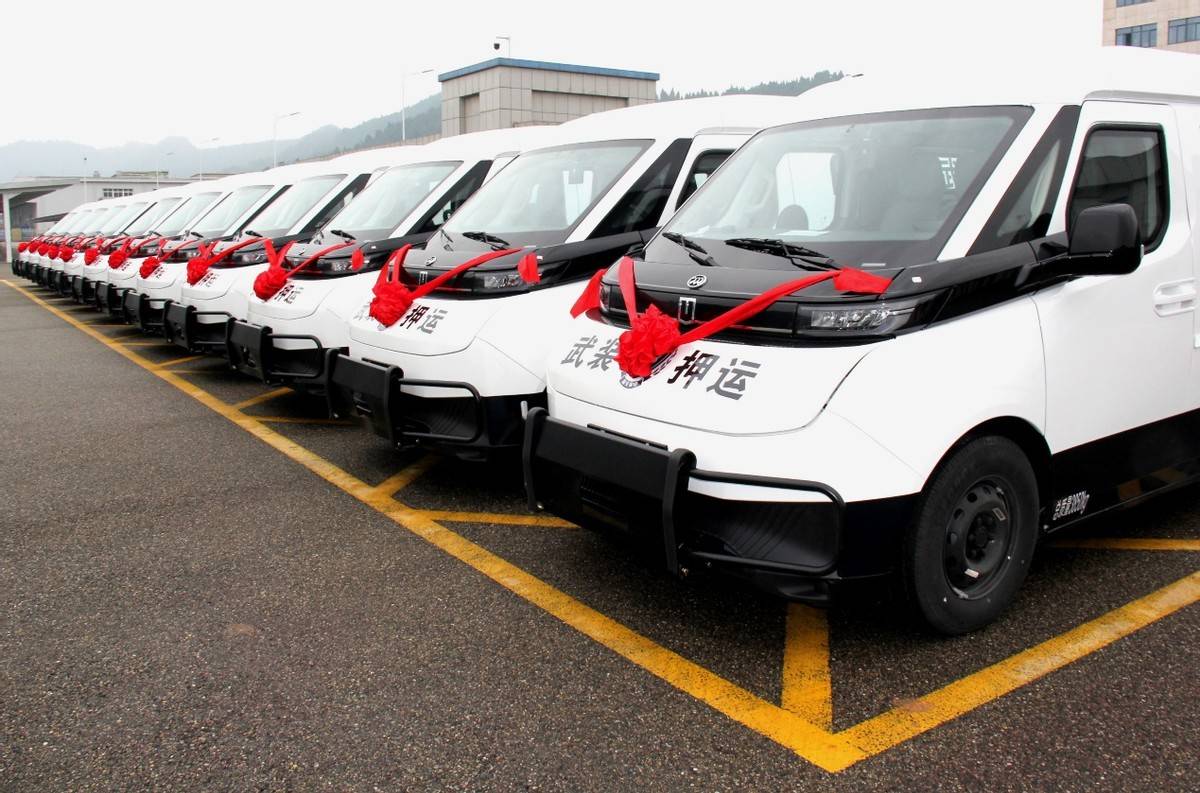 远程超级VAN防弹运钞车批量交付知名安保服务企业_搜狐汽车_搜狐网
