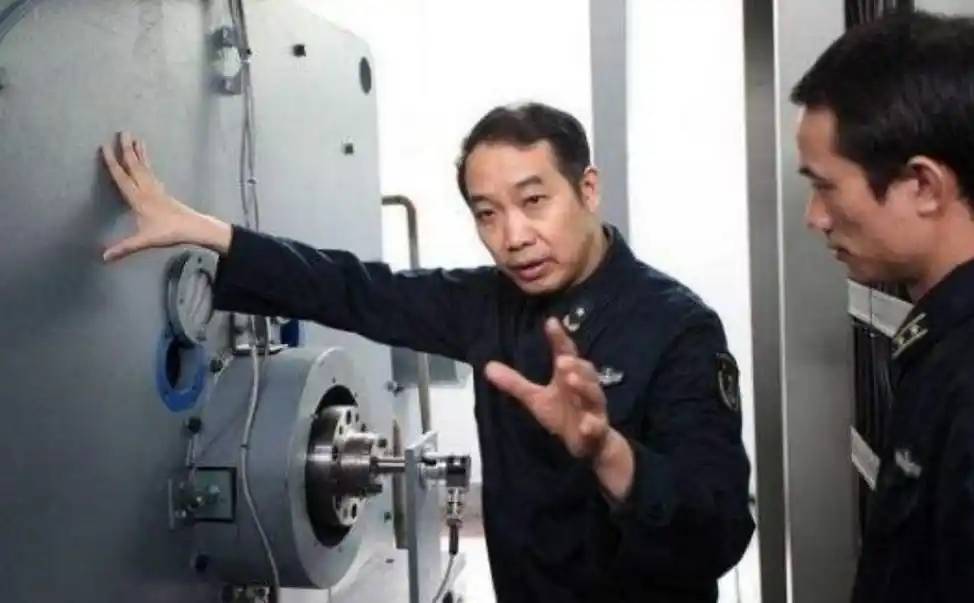 057型驱逐舰，2万吨排水量268个垂发单元，还要啥055？_电磁炮_激光炮_因为