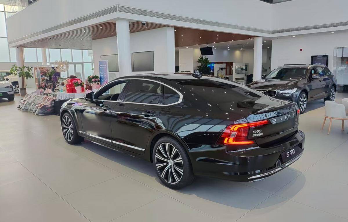 实拍沃尔沃S90，全系2.0T高功+8AT，比奥迪A6L更好的选择_搜狐汽车_搜狐网