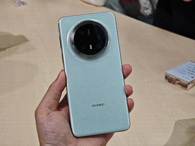 华为Mate70再见了，2亿长焦镜头+骁龙8至尊版，16GB+512GB版更亲民_Magic_Pro_荣耀