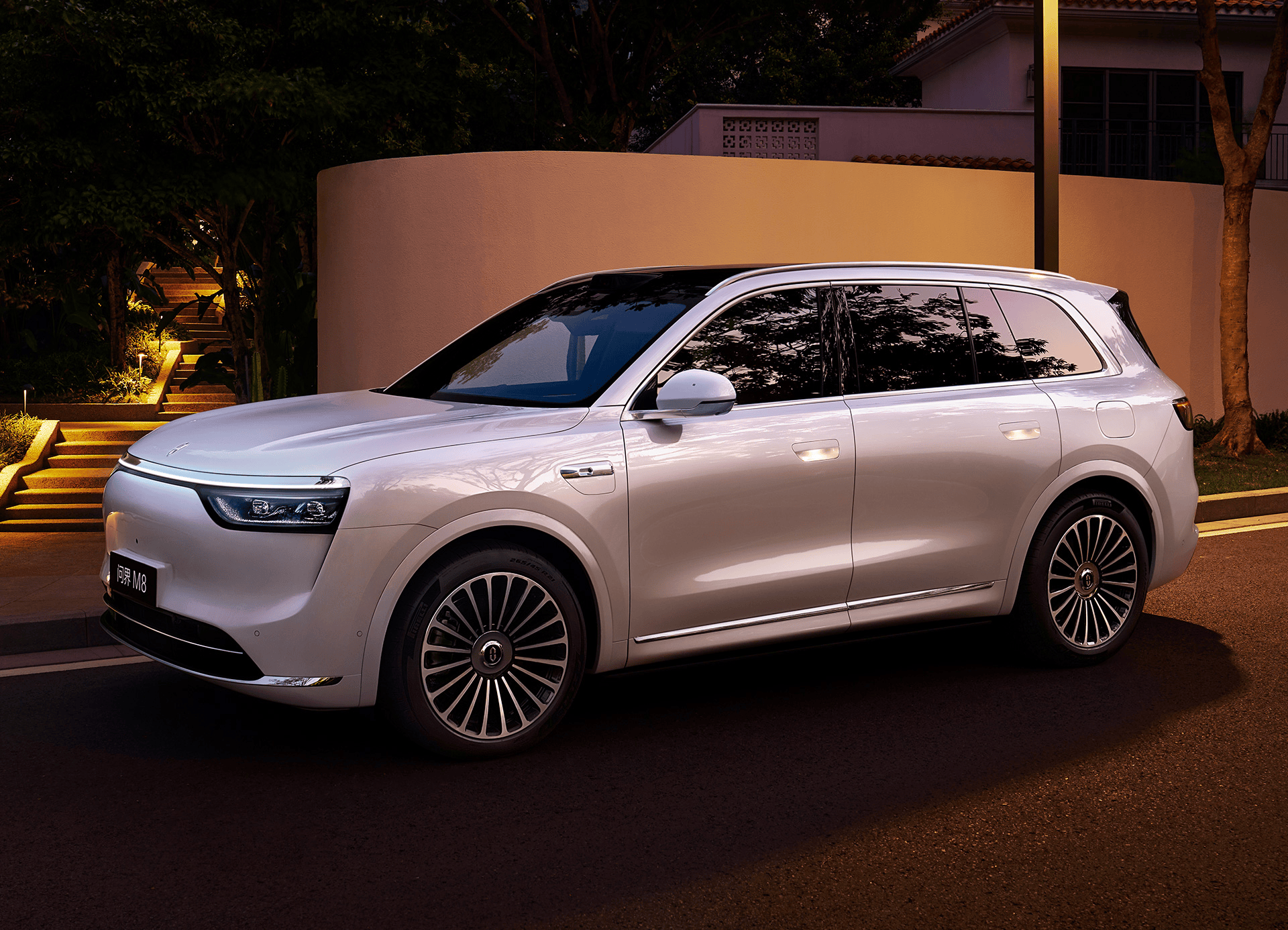 问界M8配置曝光，长近5米2+投影大灯，续航1526km配空气悬架+EDC_搜狐汽车_搜狐网