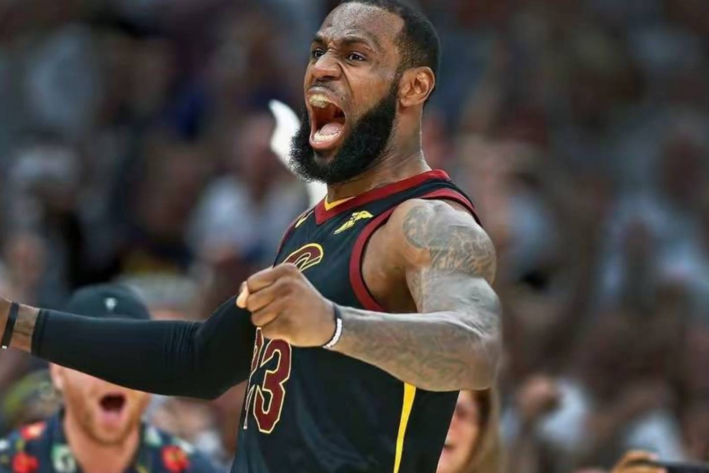 名记:我后悔18年MVP投哈登没投詹皇 欧文离队他打满82场carry骑士_詹姆斯_CBA_NBA