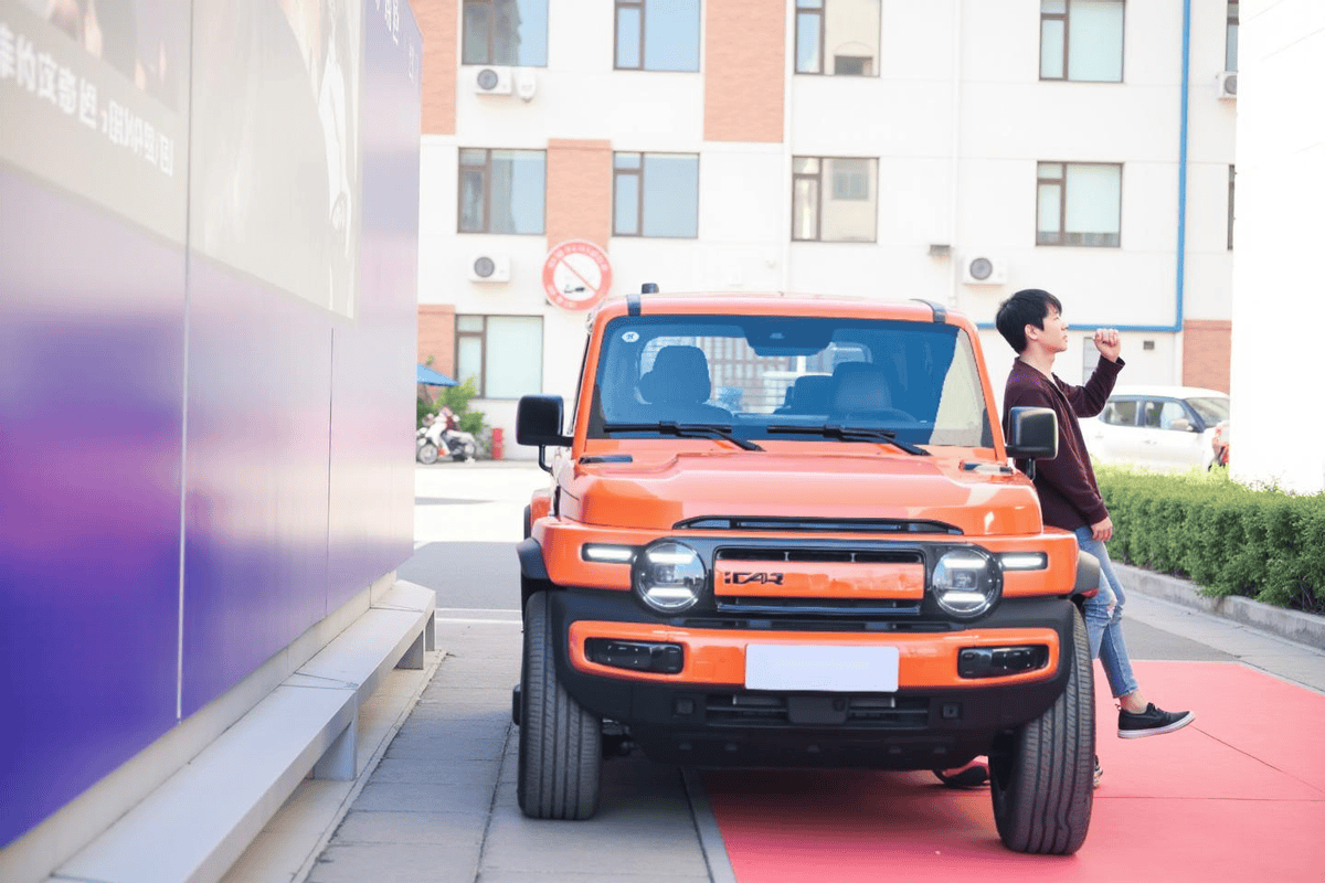 未来感座驾来袭：iCAR V23续航超400km，15万内性价比之王！_搜狐汽车_搜狐网