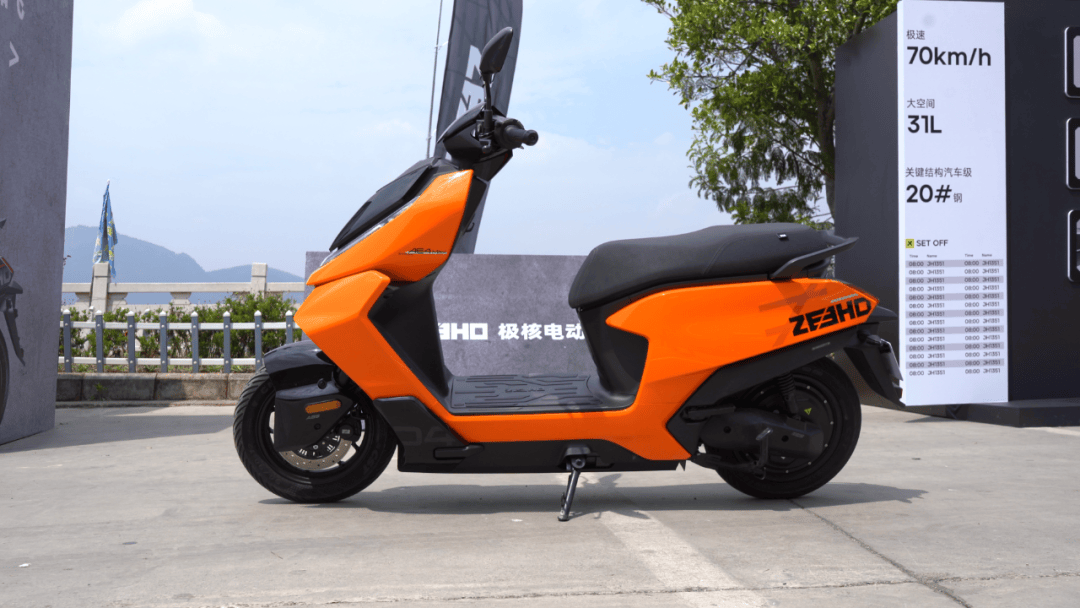 极核AE4 Max MY25全新发布！以“低空飞行”之名，定义高端电摩新标杆_搜狐汽车_搜狐网