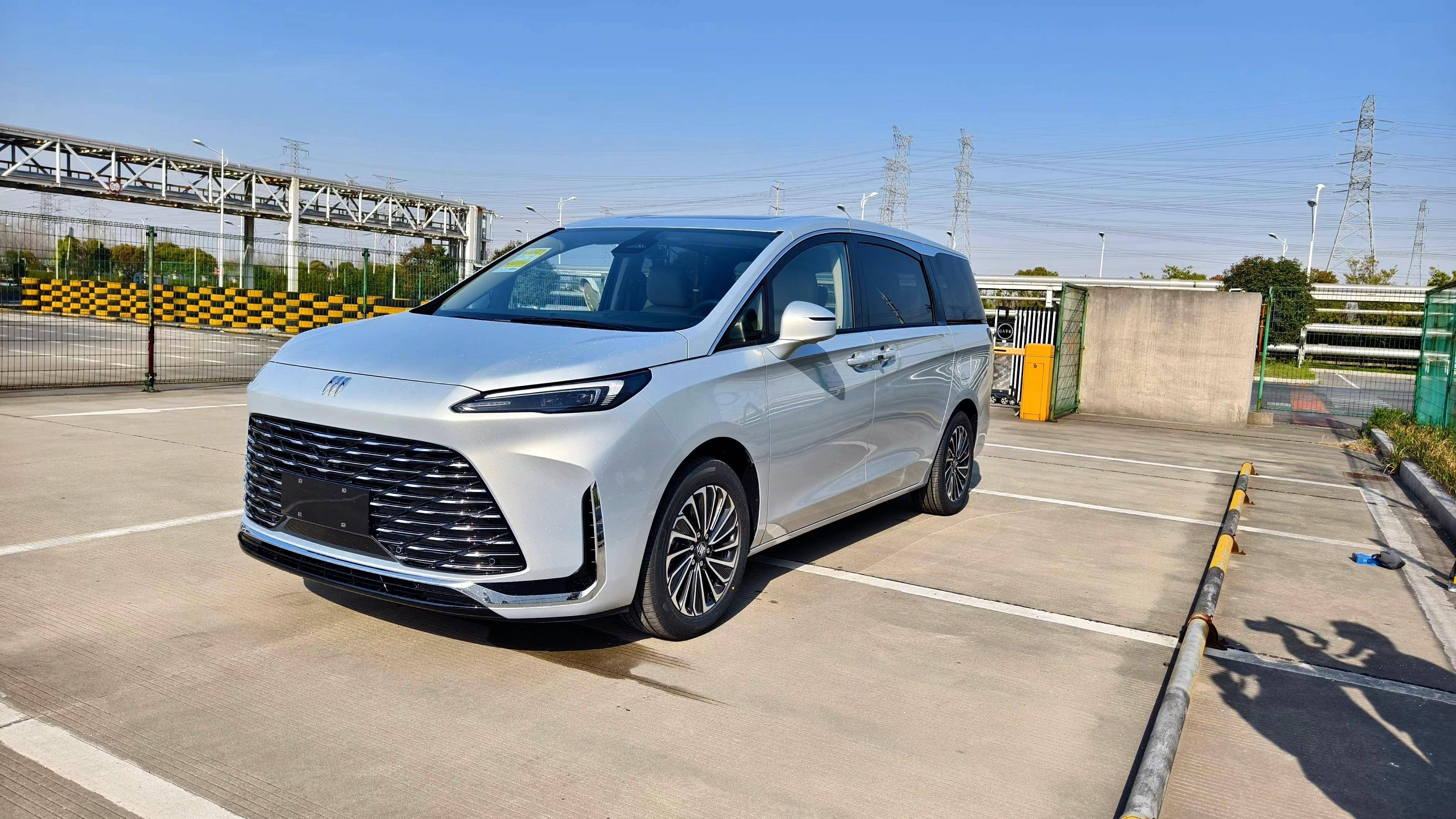 别克GL8陆尚实车现身，长超5米2+零重力座椅，续航1420km+397马力_搜狐汽车_搜狐网